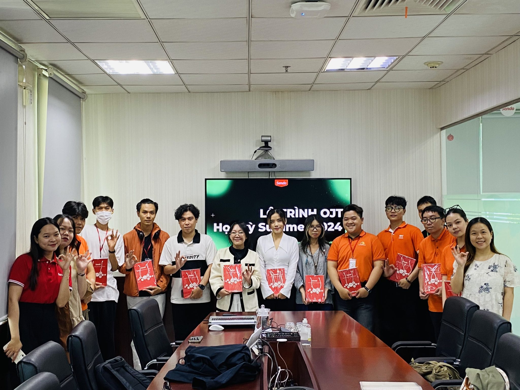 [FPT SECURITIES] TRẢI NGHIỆM ĐẦU TIÊN KHI HỌC TẬP TẠI MÔI TRƯỜNG DOANH ...